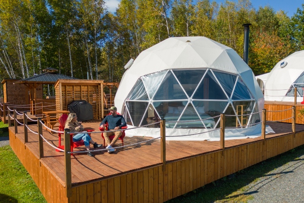 Les dômes CAMPagne, une expérience glamping 5 étoiles au cœur d’un ...